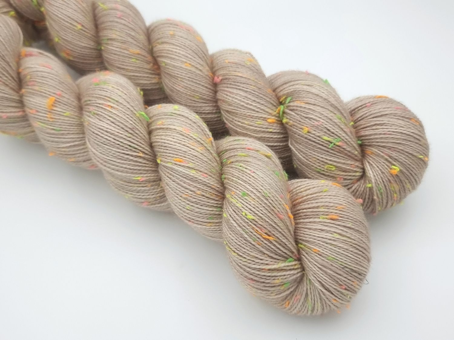 Sand Ladybug Neon Tweed 400m/100 g