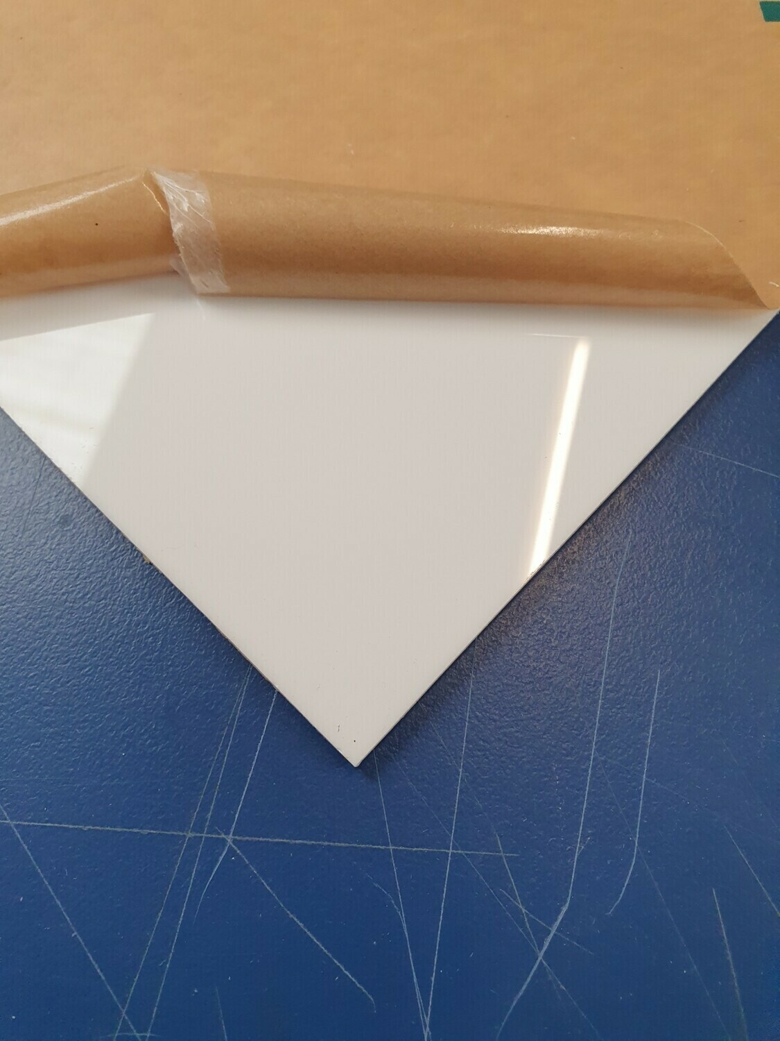 3mm White gloss Acrylic Offcuts 300x200