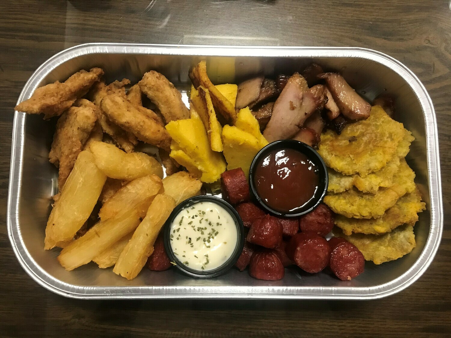 Picada mixta (puerco agridulce, deditos de pollo, chorizo, anillo ...
