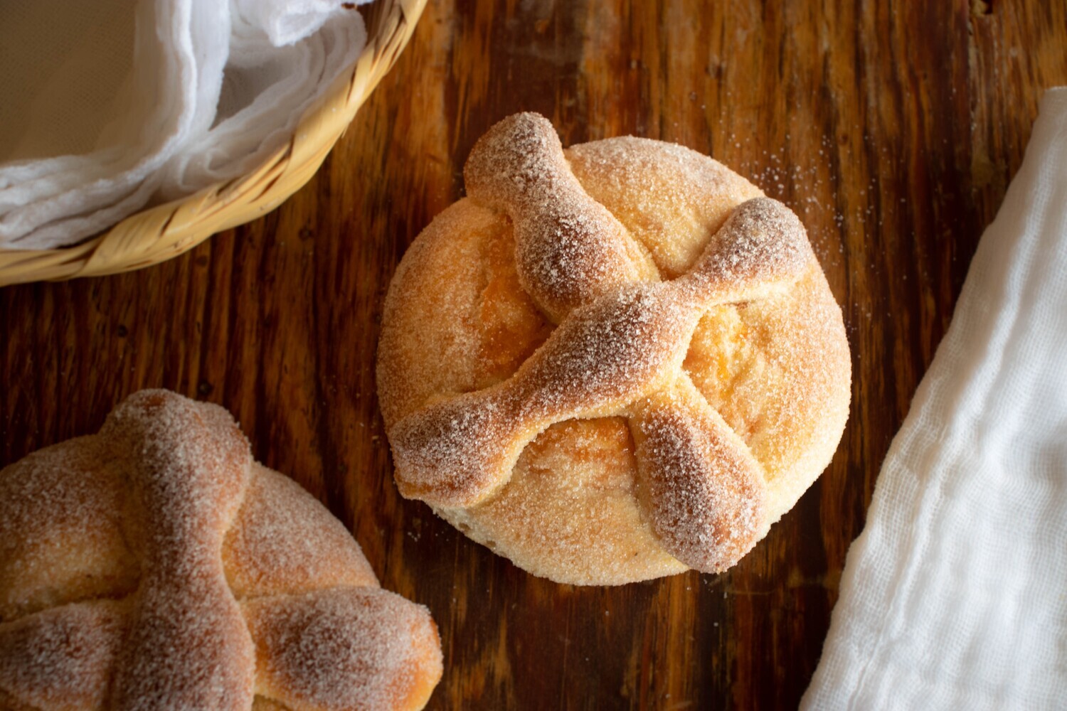 Hojaldra/Pan de muerto nuez rellena de dulce de camote