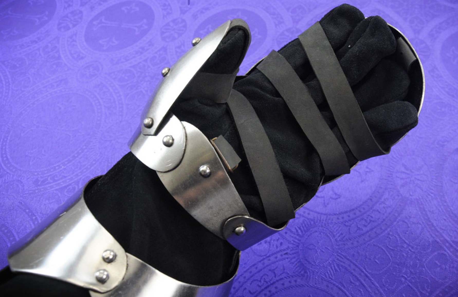 Clamshell Gauntlets | Purchase Reproduction Veteran Arms Items from ...