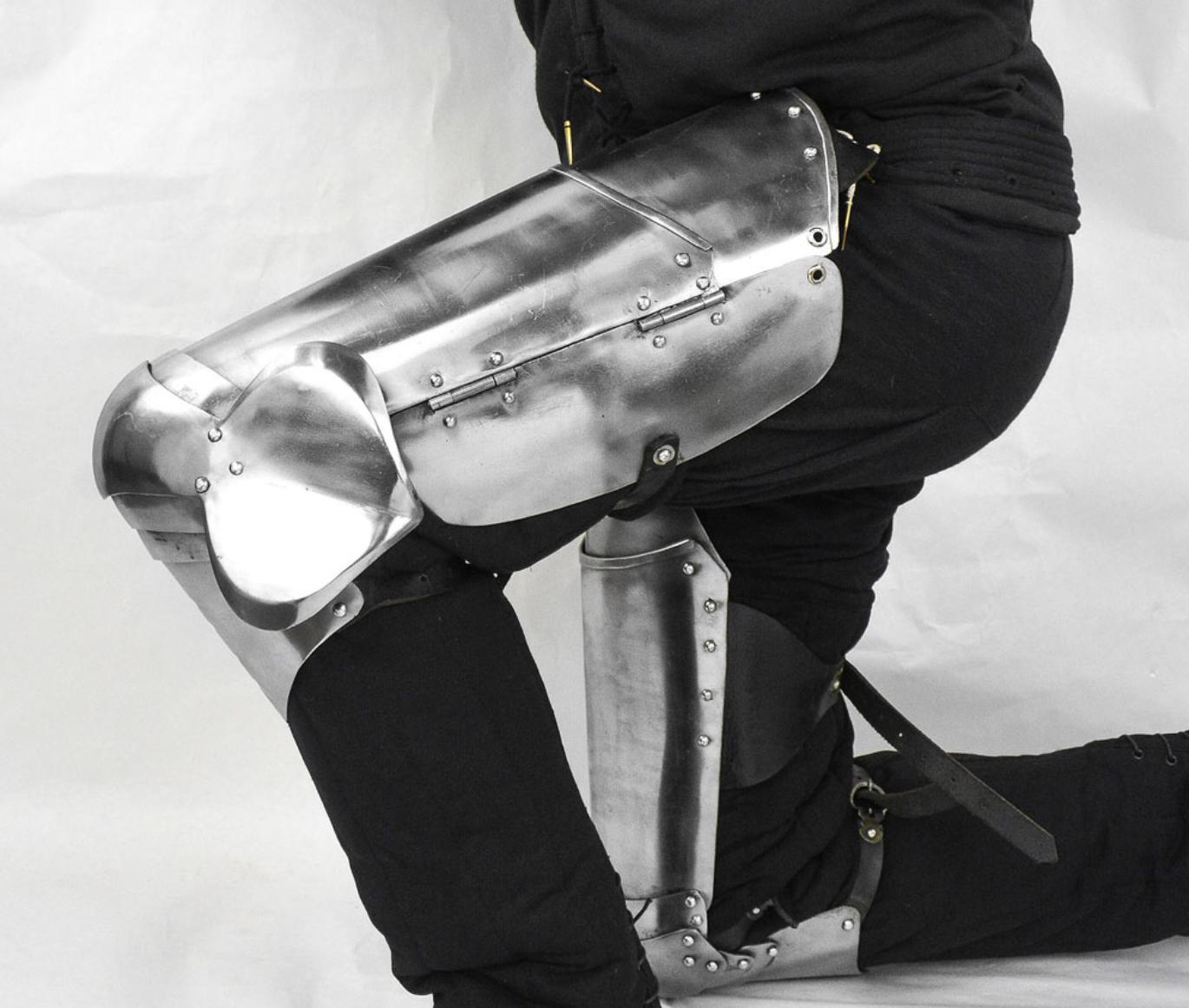 Leg Armor Set - Cuisse and Poleyn - 16 Gauge | Purchase Reproduction ...