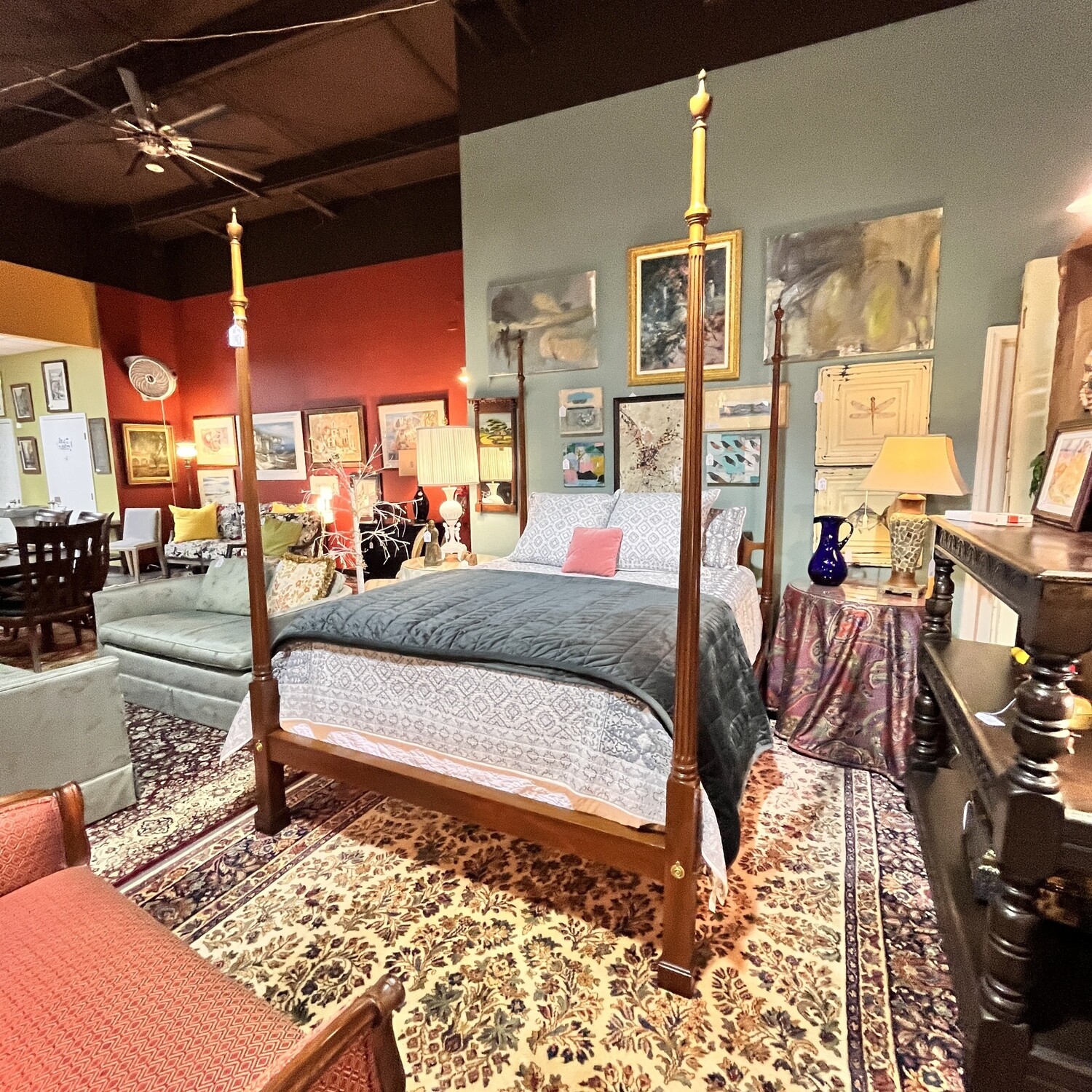 Vintage Four-poster Queen bed