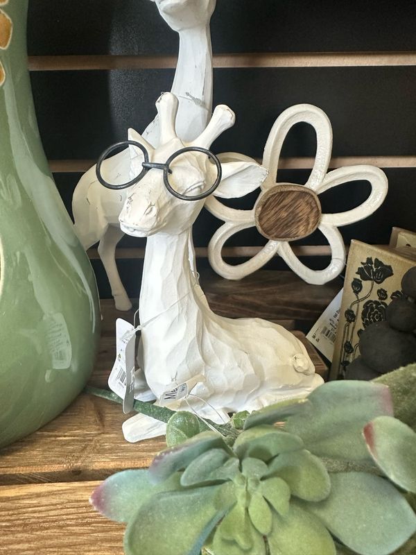 Raz 6.25" Sitting Giraffe With Glass