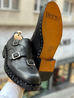 Ree-The-Shoeaholic store