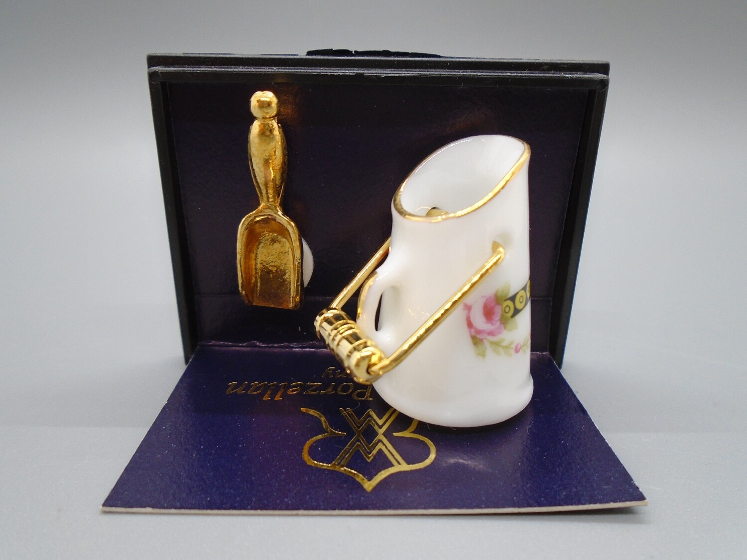 REUTTER PORCELAIN SCUTTLE SET