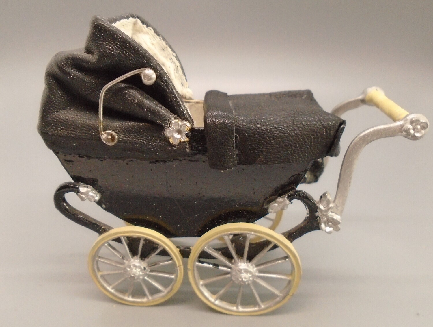 VINTAGE STYLE PRAM