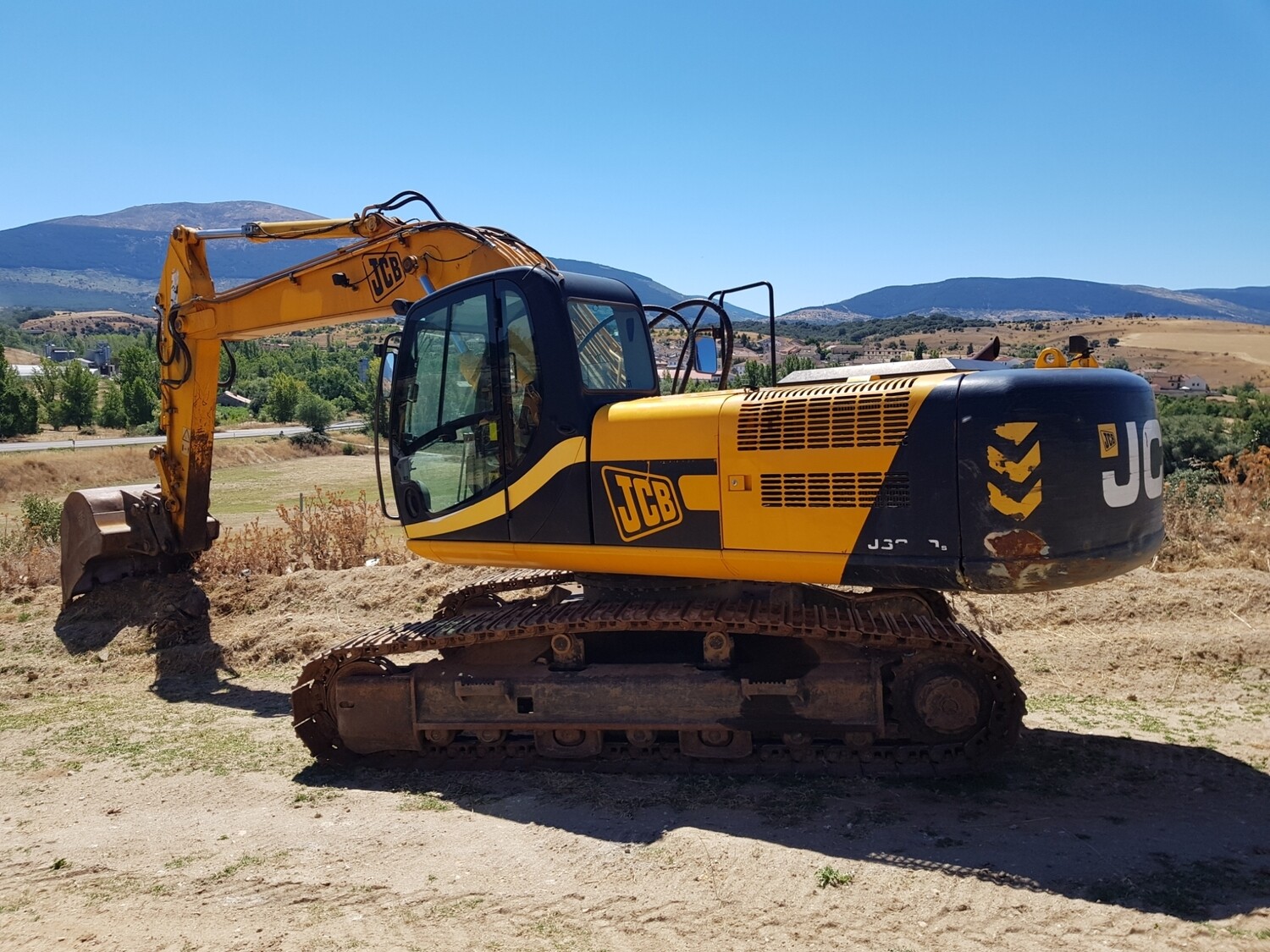 Retroexcavadora giratoria JCB JS240