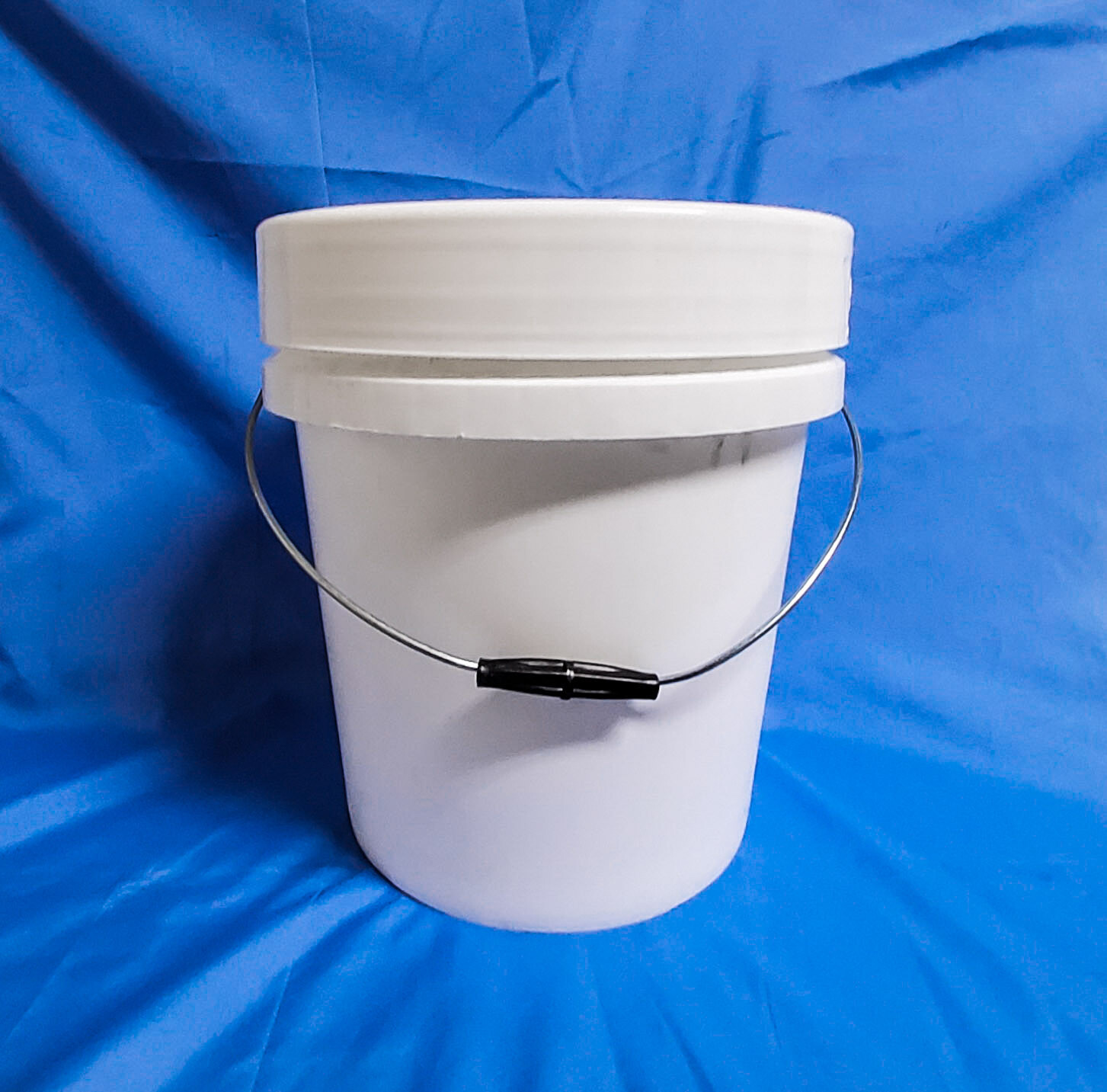 Heavy Duty Wide Mouth White Pail and Metal Handle with Tamper Proof ...