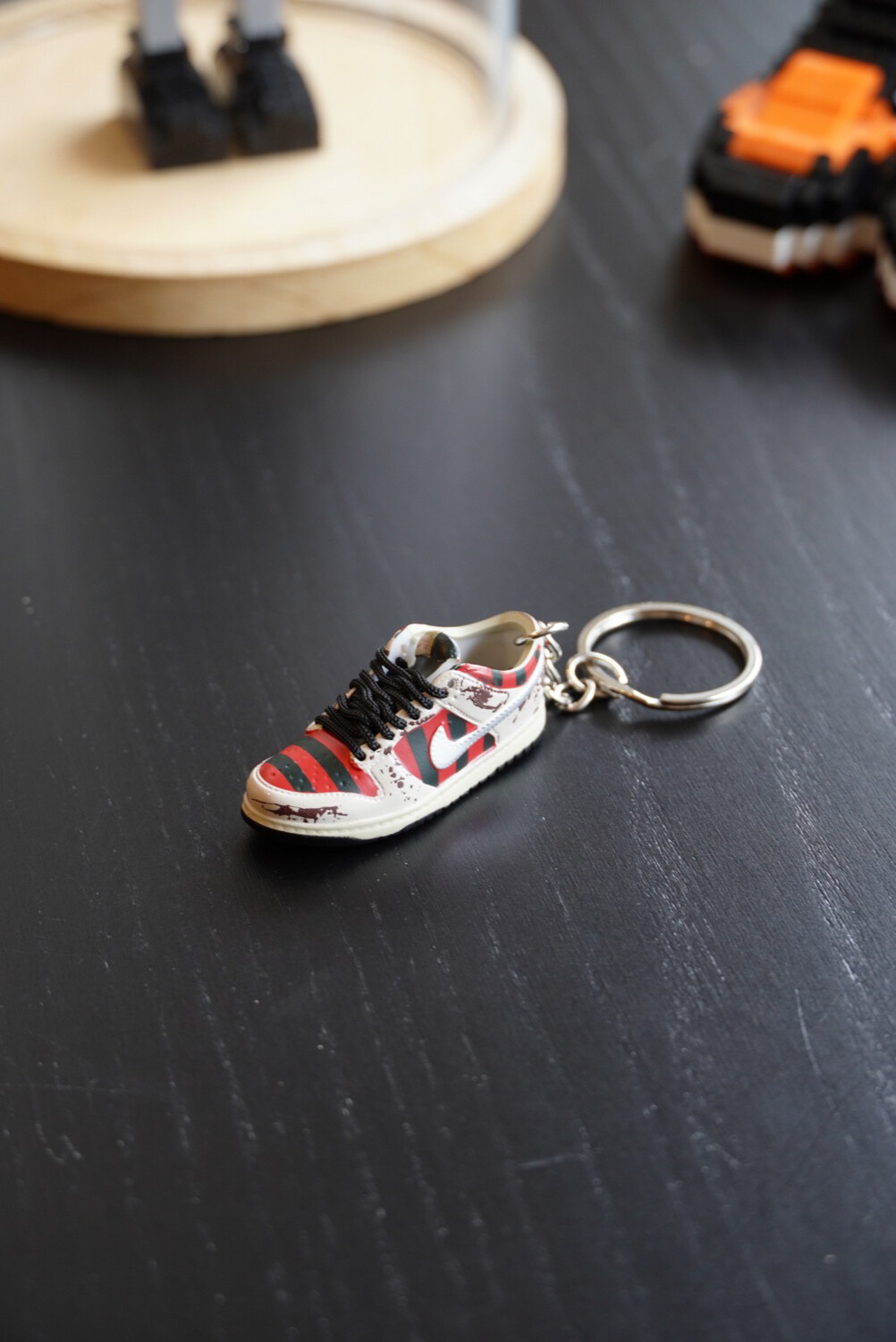 SNEAKR Keychain SB Dunk Freddy Krueger