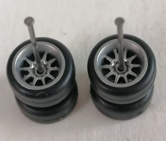 10 Spoke - Alloy Rim / Smooth Rubber Tyre