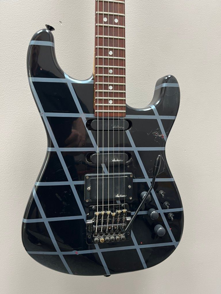 Charvel Model 4 1986-87 - Black/Silver (Refinish)