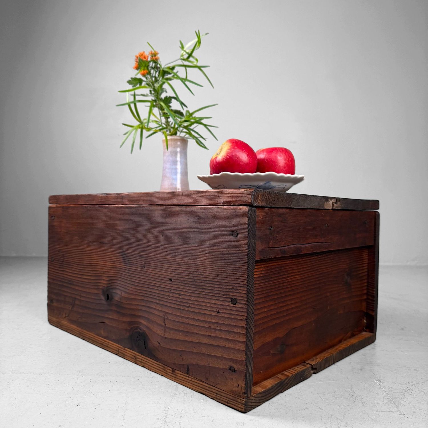 Antieke Japanse houten kist met deksel, 1920s – Black Market – Vintage ...