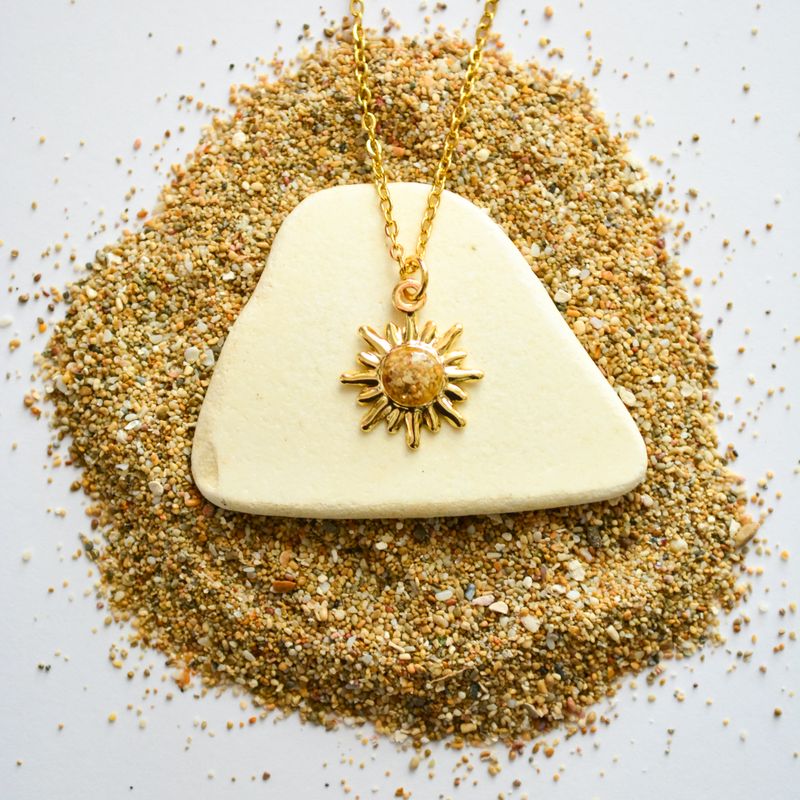 Mini Sol y Playa Necklace