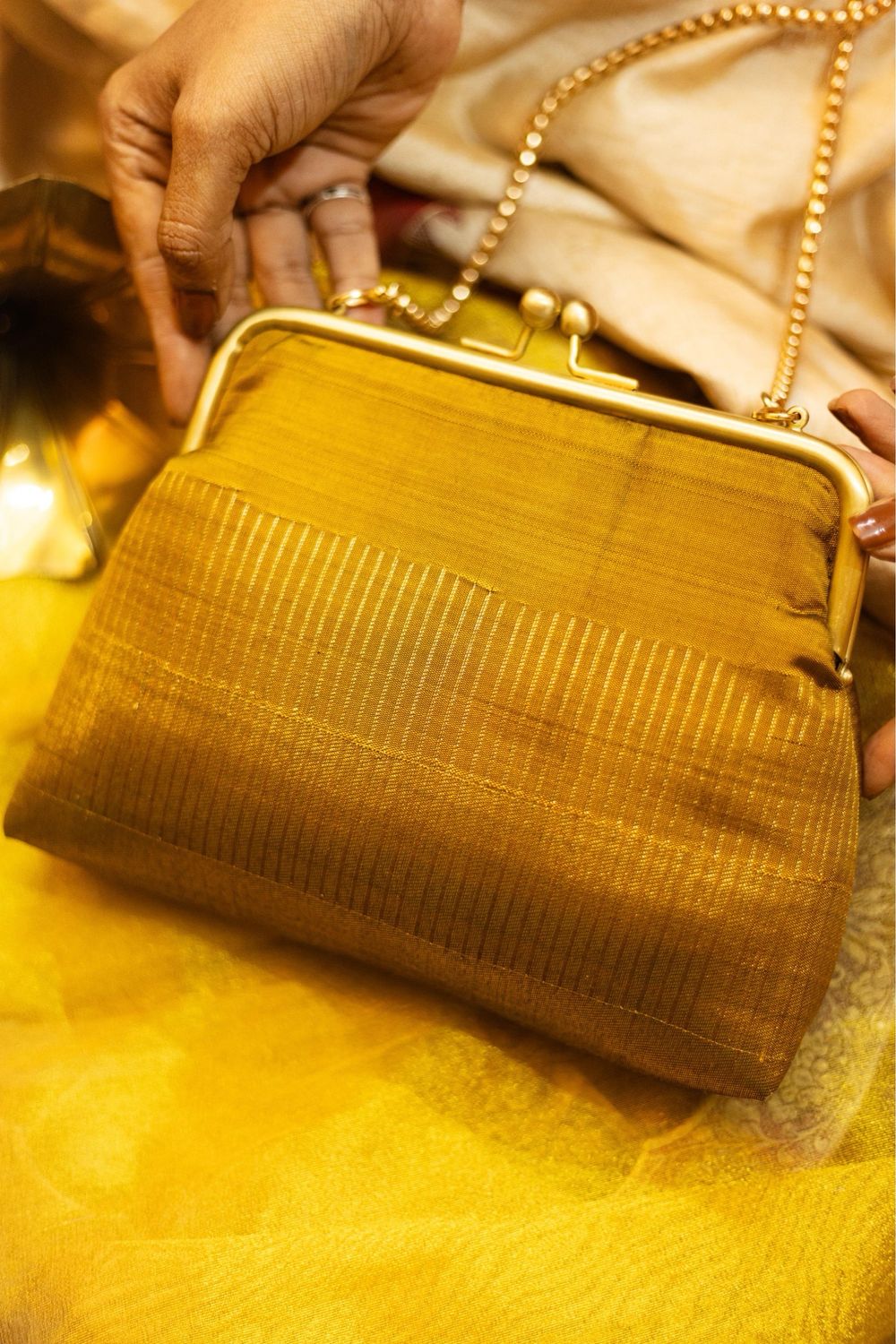 Agini Kozhithu Manjal Kannama