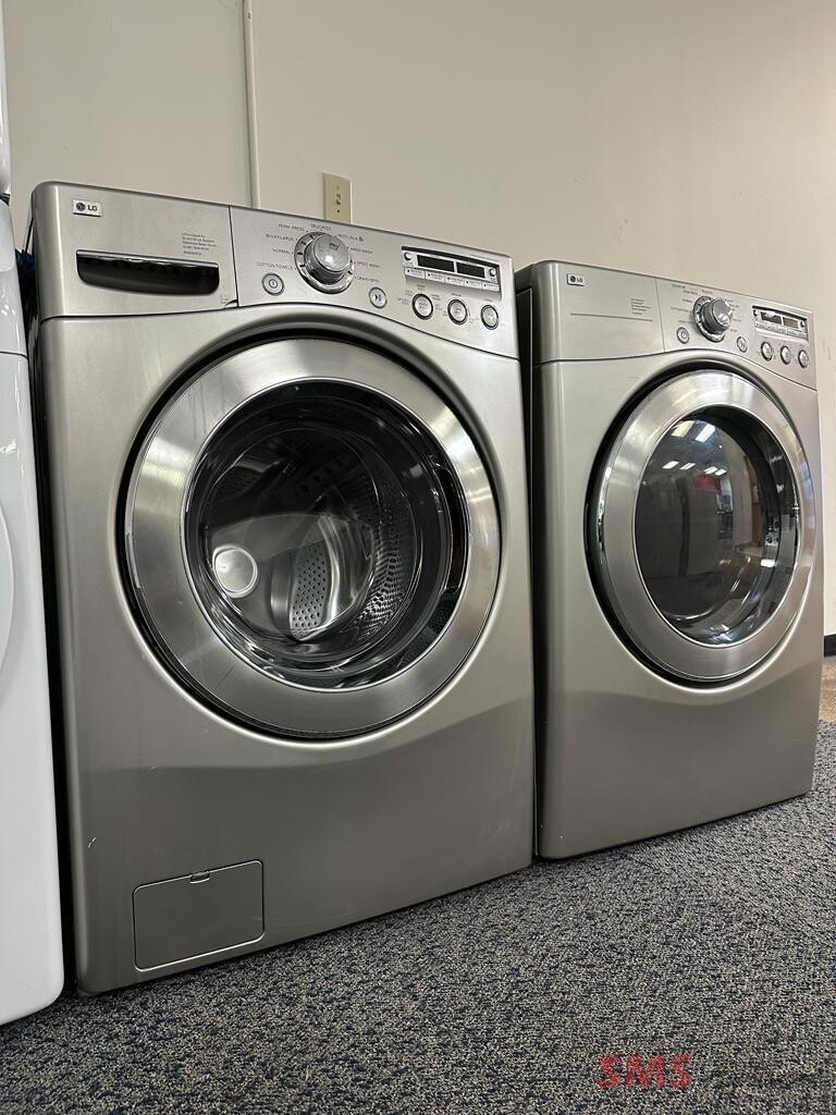 LG Washer & Dryer Front Load Set WM2355CS/DLE5955S