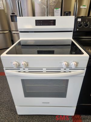 Frigidaire Glass Top Stove FCRE305CBW