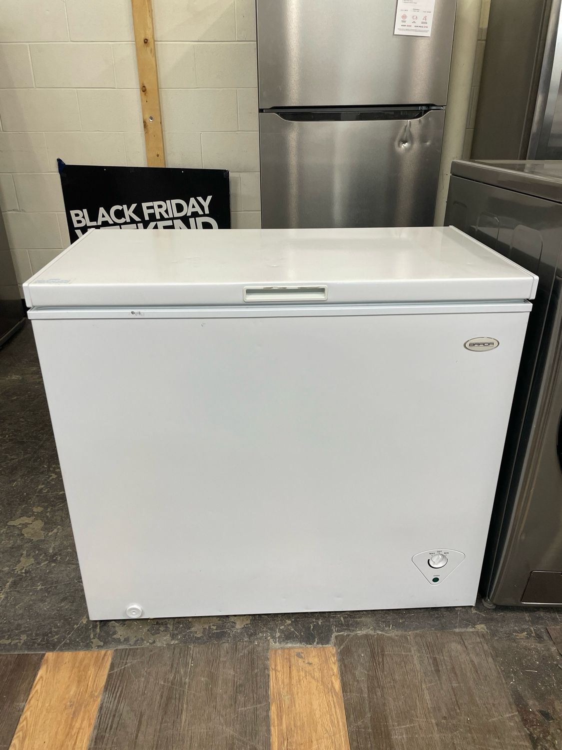 BRADA, 9 Cu ft Chest Freezer, HS 258C 2