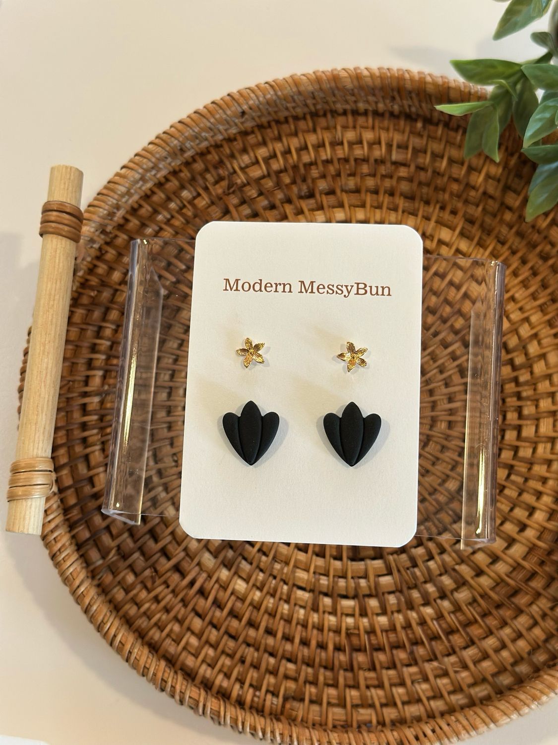 Black Scallop Stud Pack