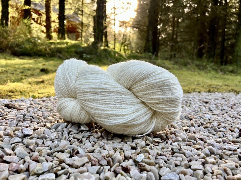 Galway Wool (irische Schurwolle) Natur 250g 500m (3,5-5mm)