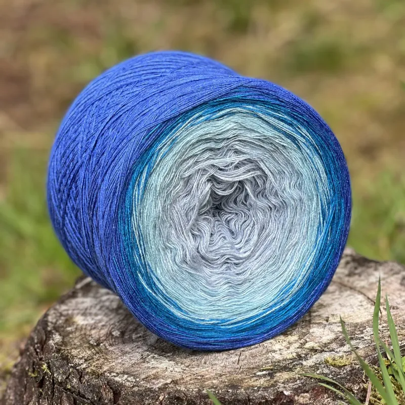 Woolpedia Colors Enzian Farbverlaufsgarn (Modal)