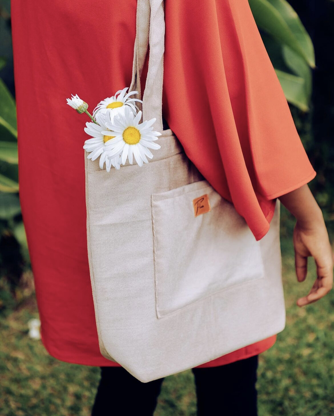 TOTE BAGS