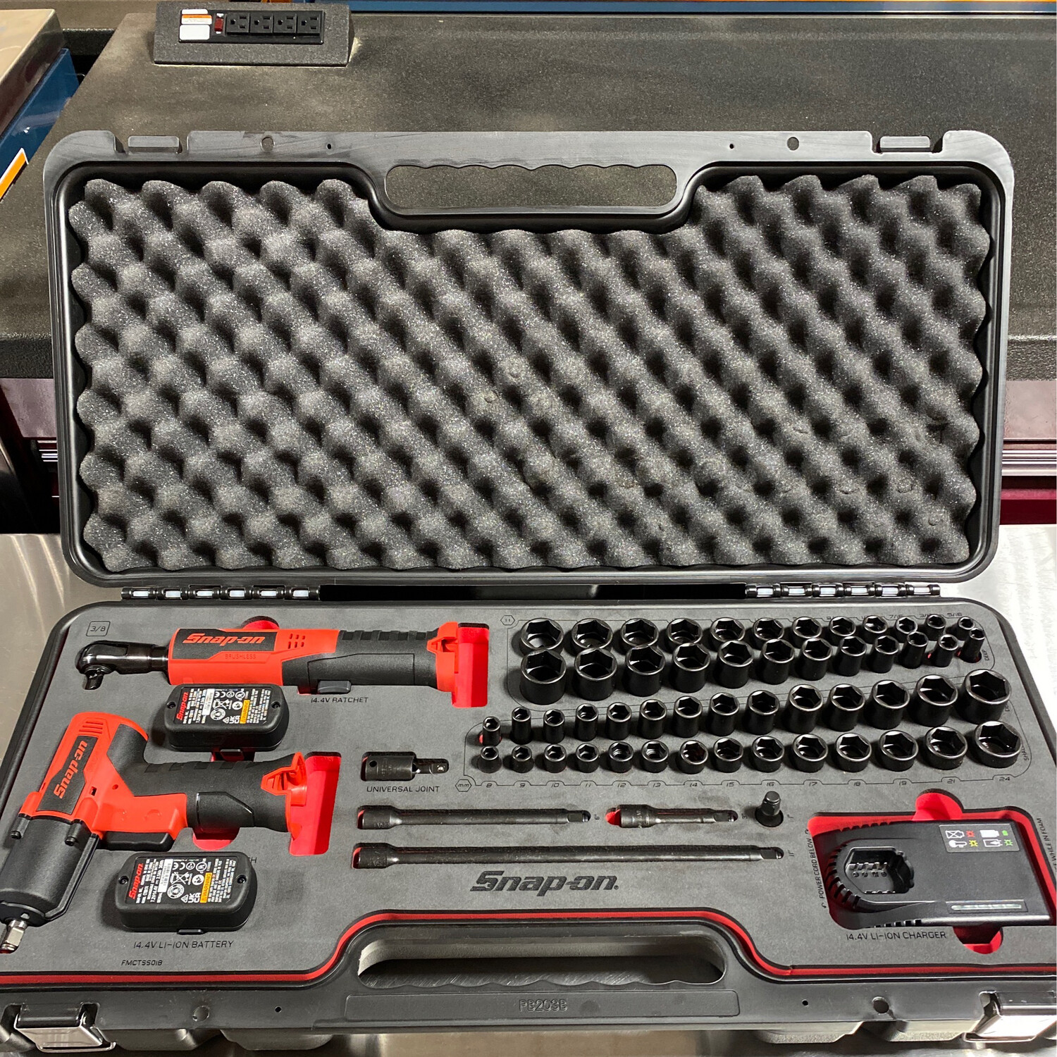 NEW Snap On 62pc Cordless Impact To Go Kit, 262CTSS01FR - Shop - Tool ...