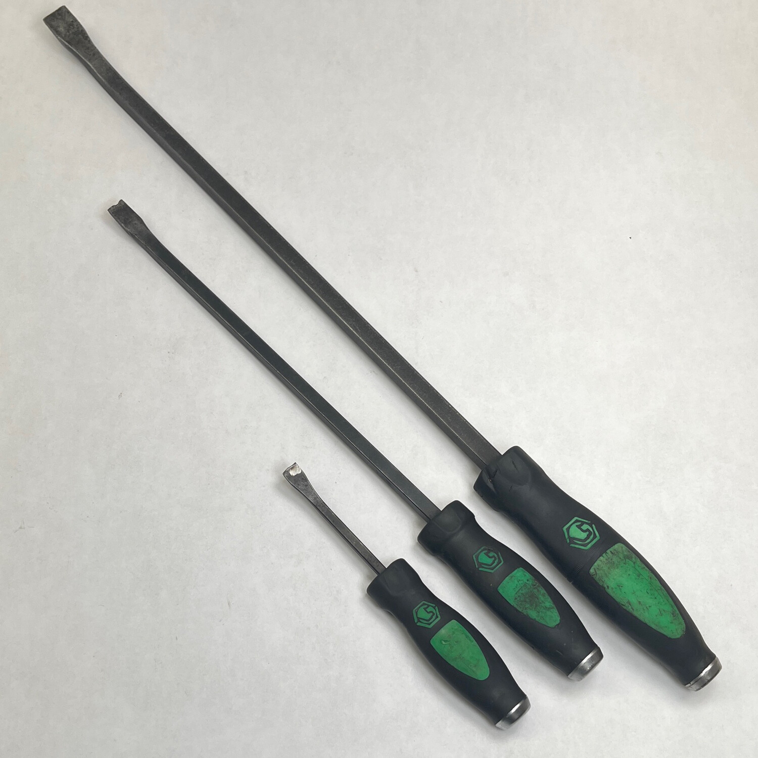 Matco Tools 3 Piece Curved Tip Pry Bar Set (Green), PBSG4C - Shop ...