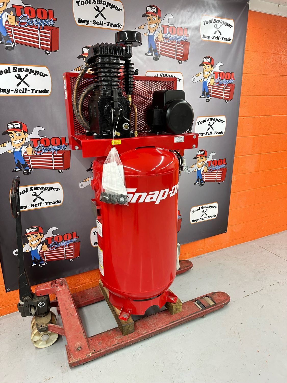 Snap On 7 HP 80-Gallon Vertical Air Compressor, BRA7180VEM - Shop ...