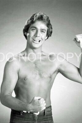 Wesley Eure Official Online Store