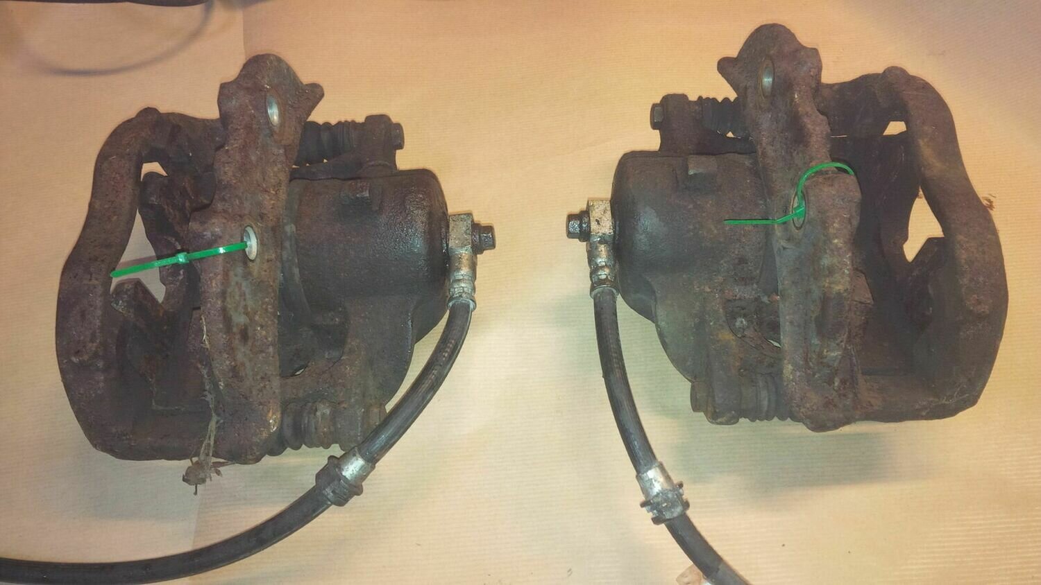 BRAKE CALIPERS FRONT (pair) Carlton GSi Senator B 3.0 24v C30SE ...