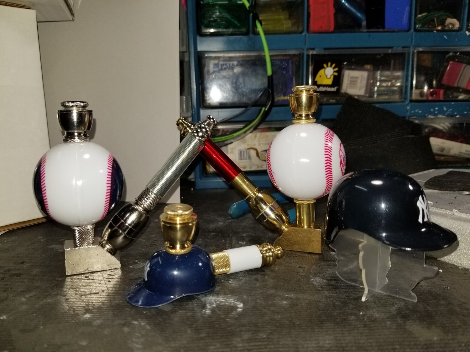 MLB BASEBALL BATTING HELMET & BALL SMOKING PIPES