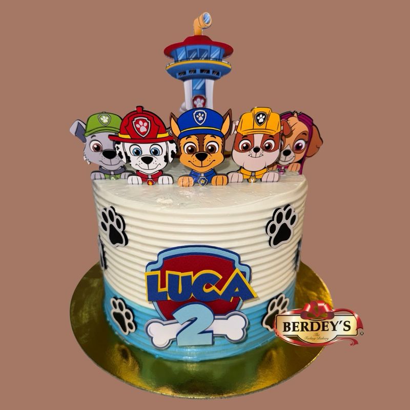 Torta personalizada con topper para cumpleaños Bogotá