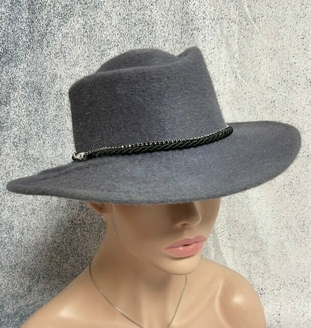 Damenhut Fedora mit breiter Krempe Damenhut Fedora mit breiter Krempe