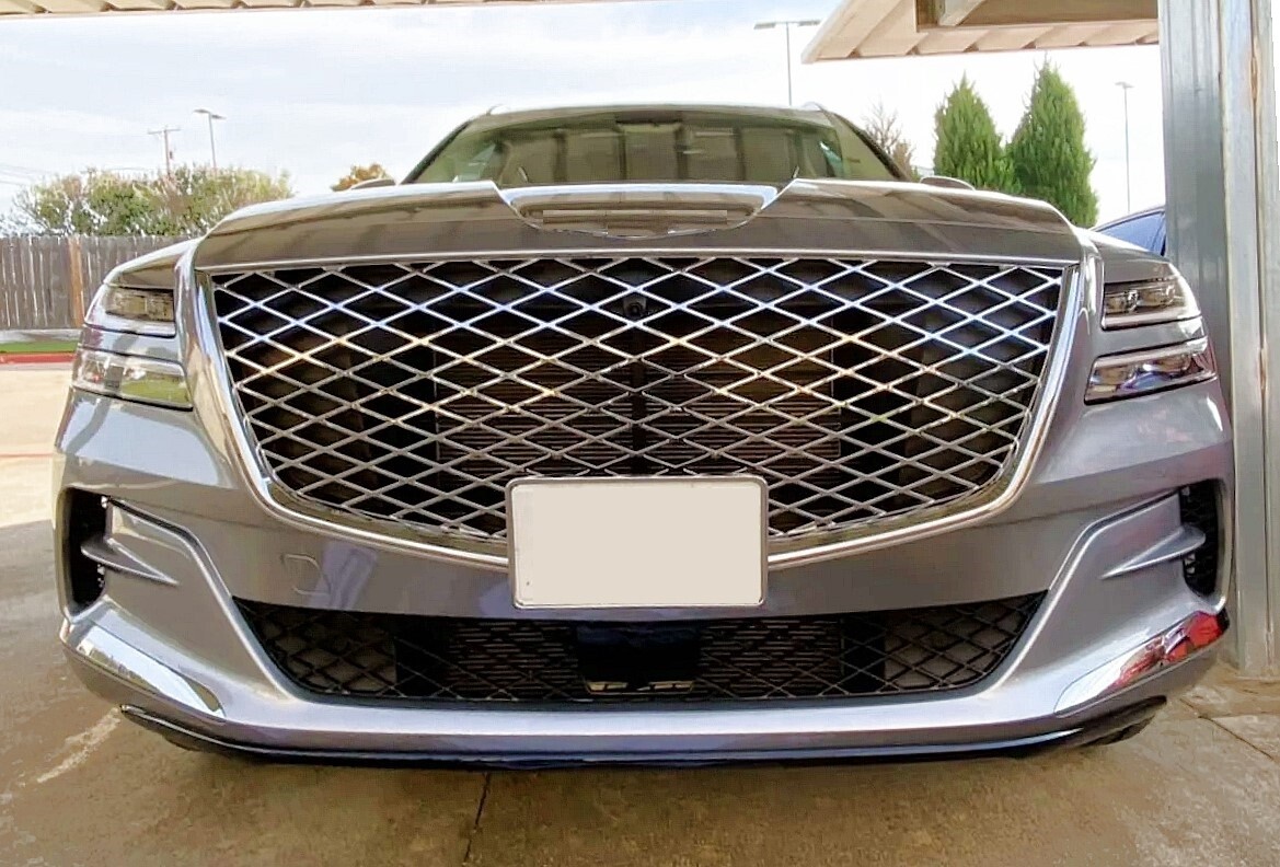 License plate brackets for GENESIS models with mesh grilles