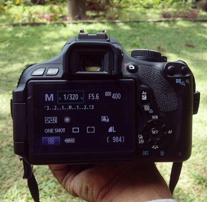 Canon DSLR Camera 700D