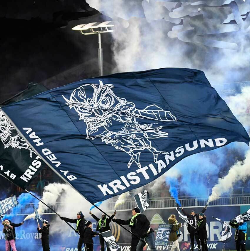 TIFO flagg i egen logo