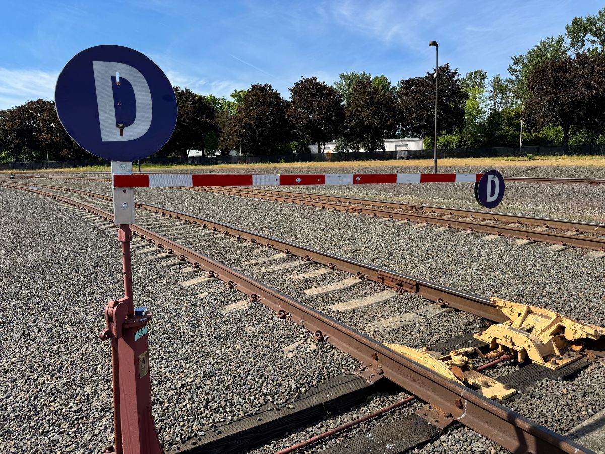 Railroad Derail Gate (Universal Mount) – Pacific Rail Solutions ...