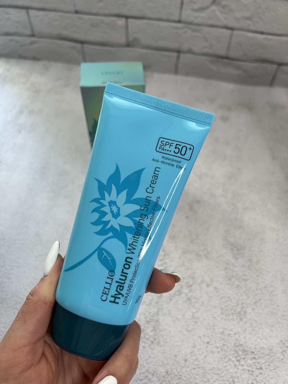 Солнцезащитный крем Cellio Hyaluron Whitening Sun Cream spf50+