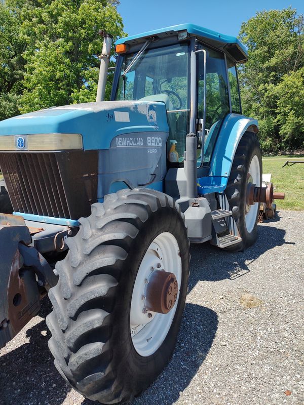 NEW HOLLAND 8970 TRACTOR W/ CAB 4X4