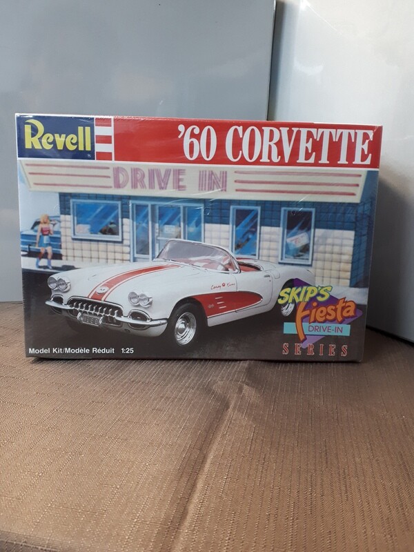 60 CORVETTE MODEL KIT, AMT7164