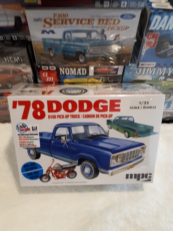 78 DODGE D100 CUSTOM PICKUP MODEL KIT, MPC901