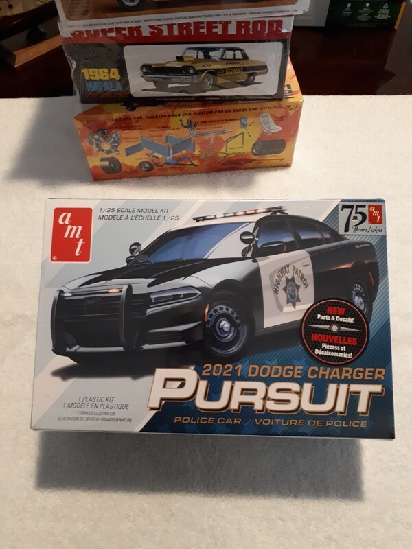 2021 Dodge Charger Pursuit Police Car , AMT MODEL KIT 1324