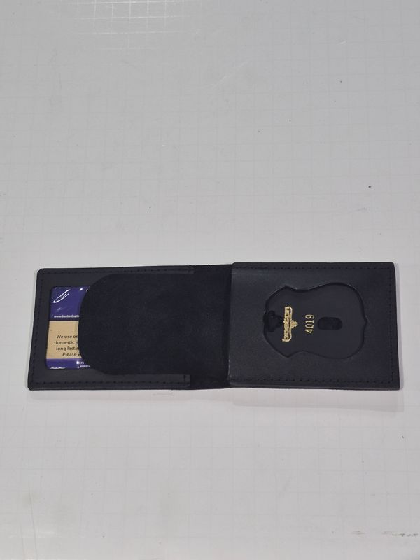 Boston Leather Billfold Style Badge Case Cutout 4019