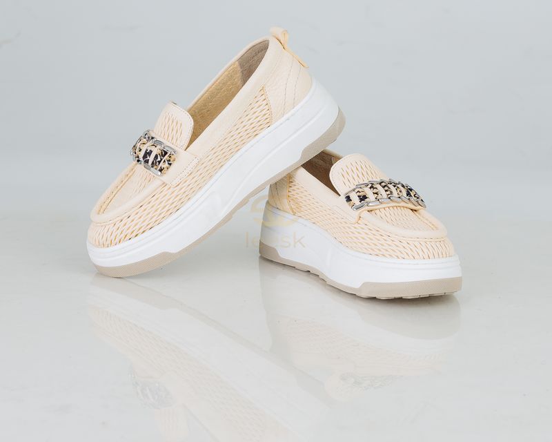 LEESK Cream Chain Loafers (Lindz)