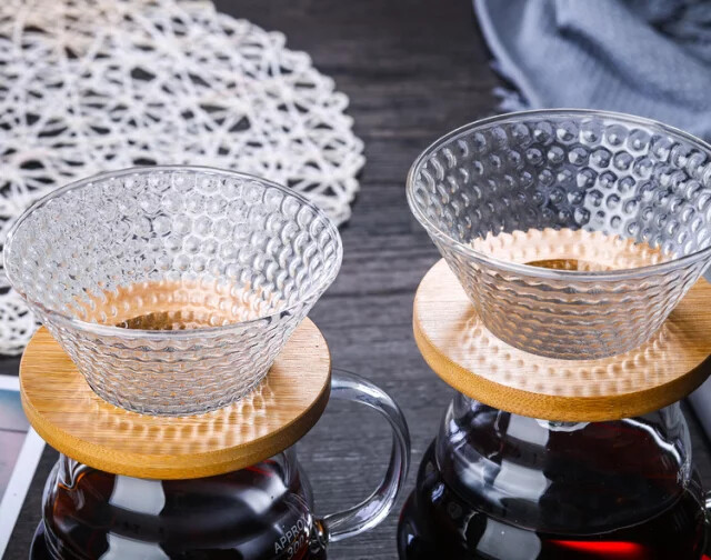 V60 Dripping Funnel Dotted Glass with Olive Wood Ring - 02