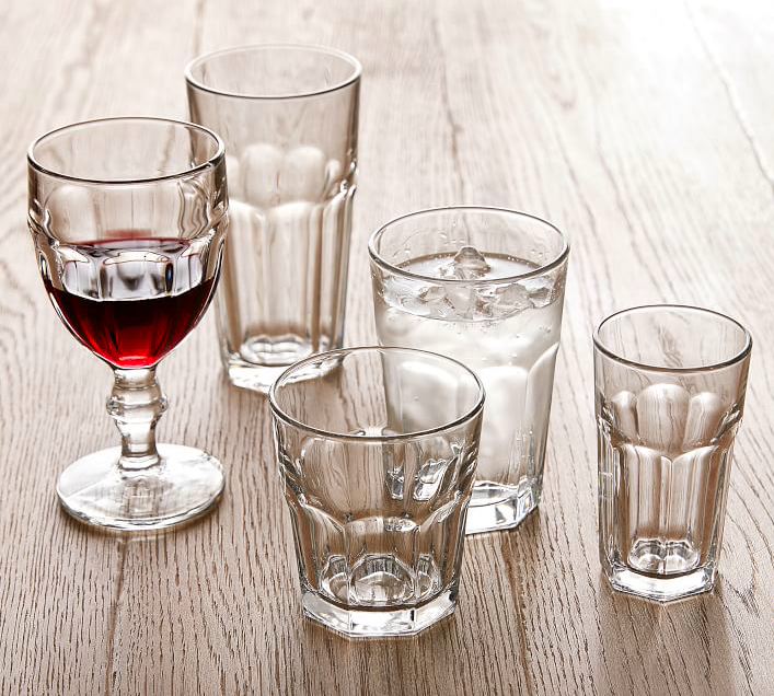 Vasos, copas y jarras
