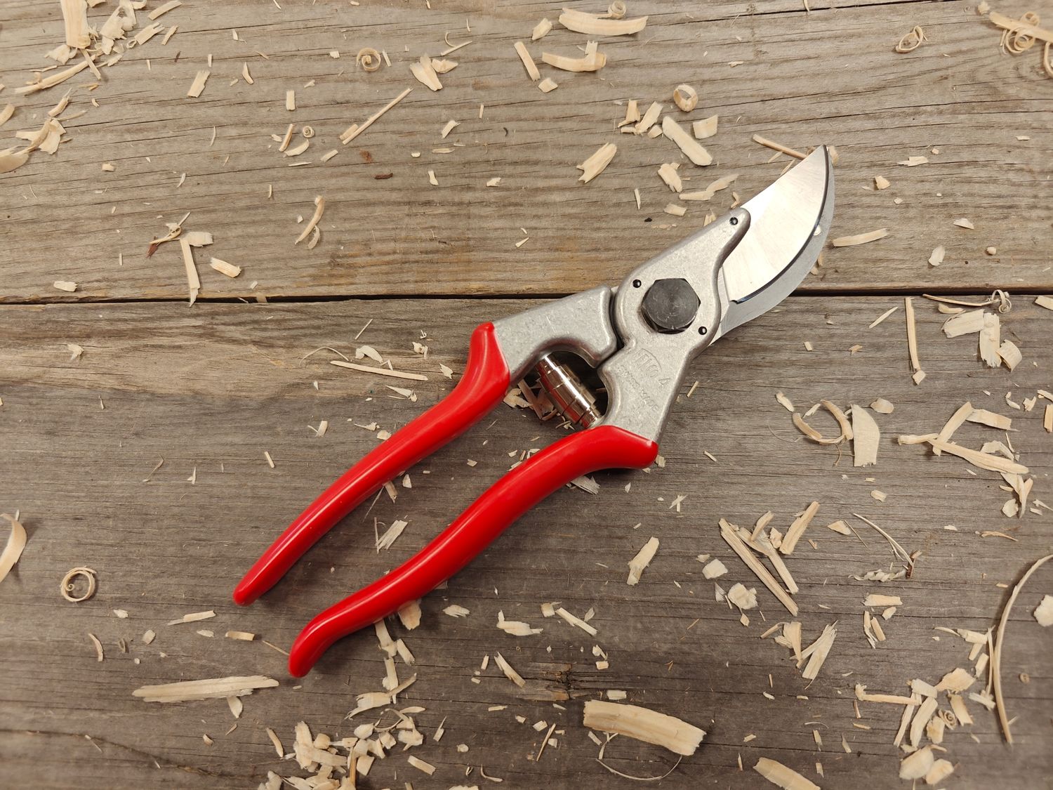 Felco 4 One-Handed Pruning Shear - Standard Model