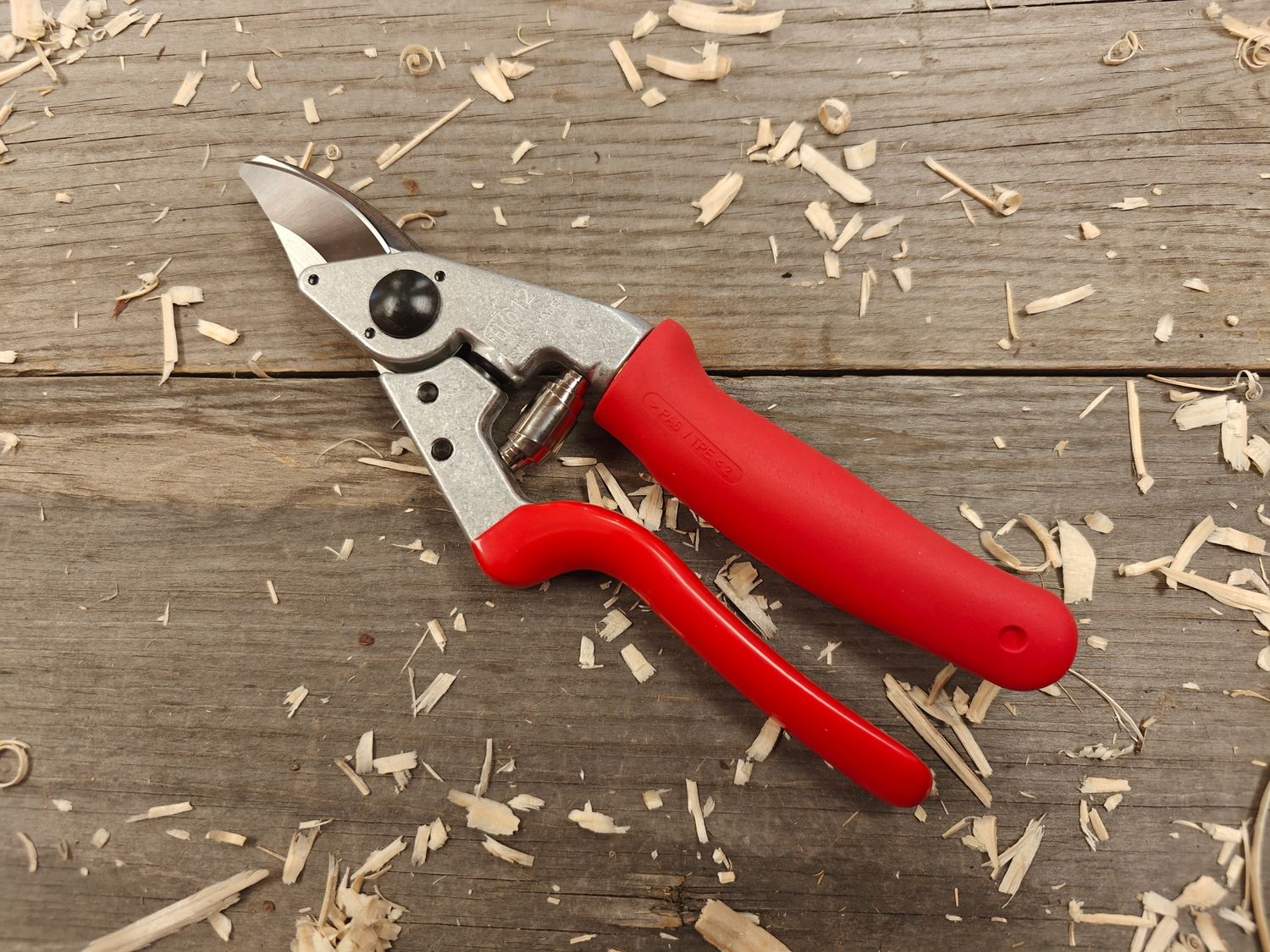 Felco 12 One-Handed Pruning Shear - Ergonomic Compact