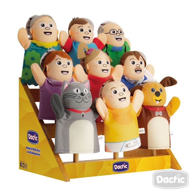 Títeres de los integrantes de la familia